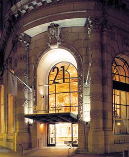 Forever 21 – Visual Merchandising and Store Design