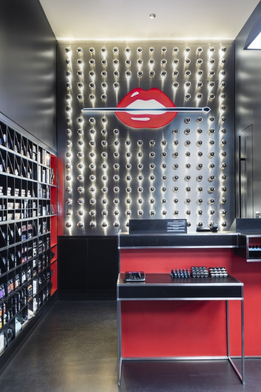 Make Up For Ever Opens First Global Flagship – Visual Merchandising and ...