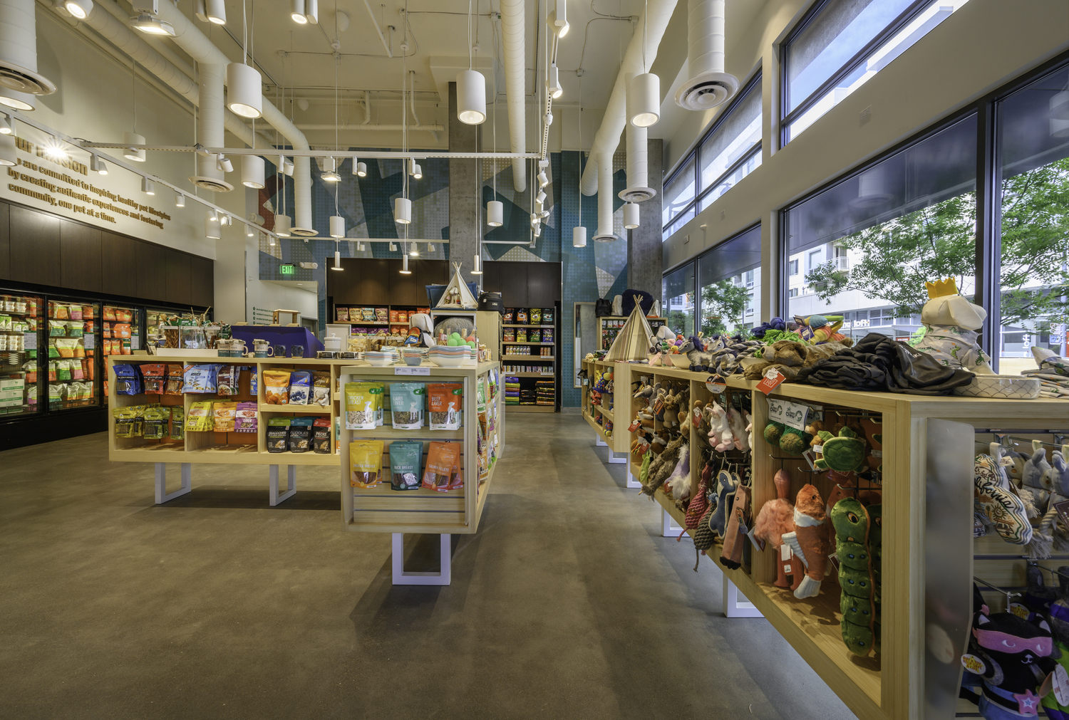 Healthy Spot Lands in San Francisco – Visual Merchandising and Store Design