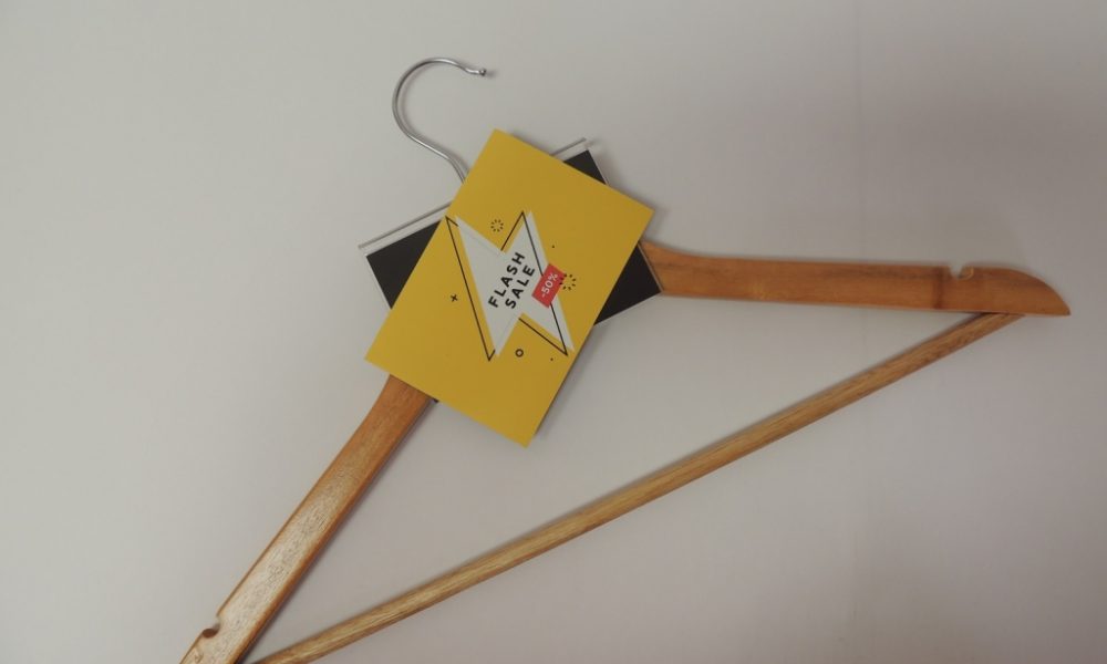 Magnetic Signage Clips – Visual Merchandising and Store Design