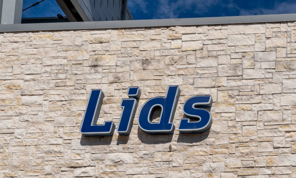 Lids Hat Drop Debuts in Queens – Visual Merchandising and Store Design