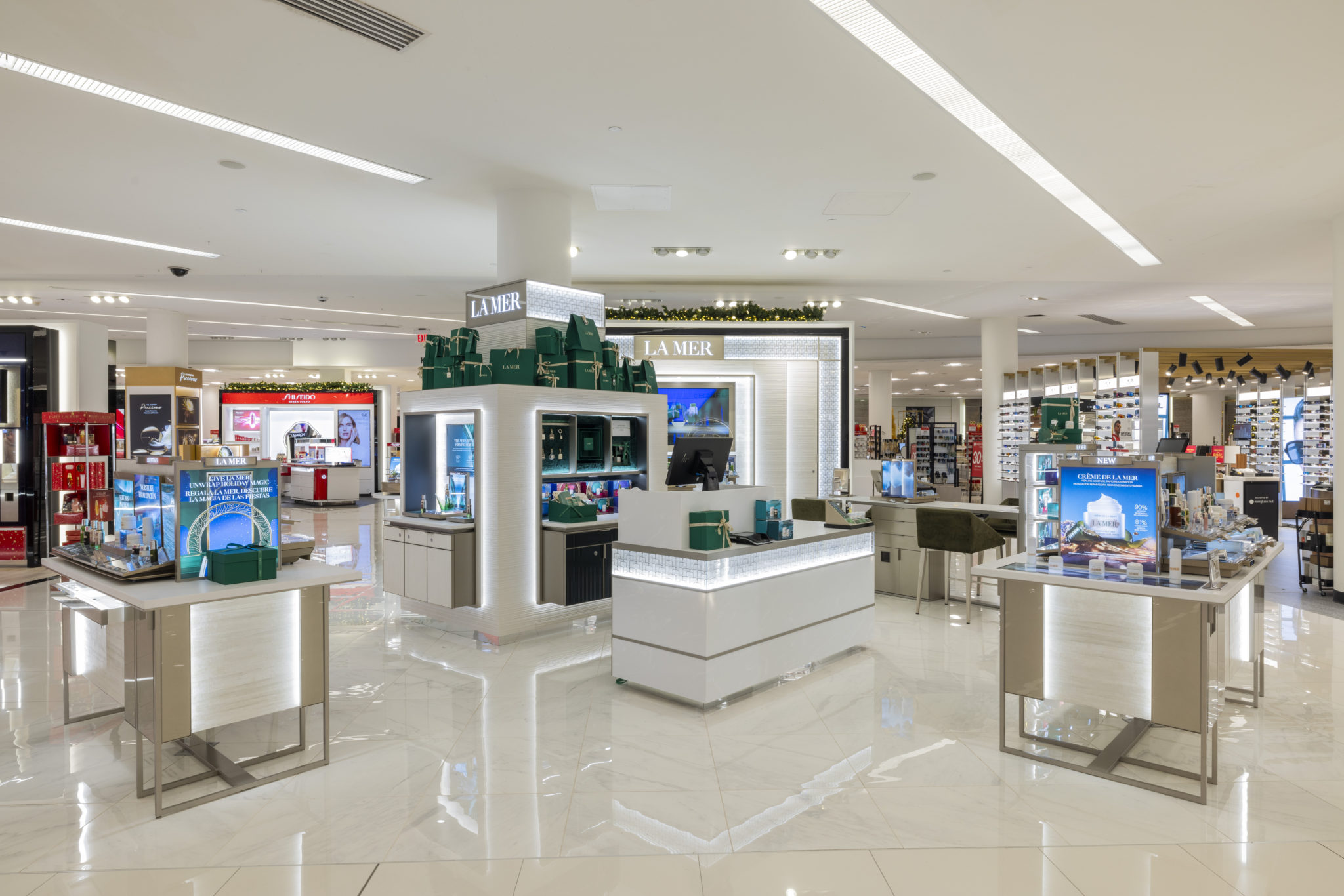 Macy’s Unveils Luxury Beauty Concept in Miami – Visual Merchandising ...