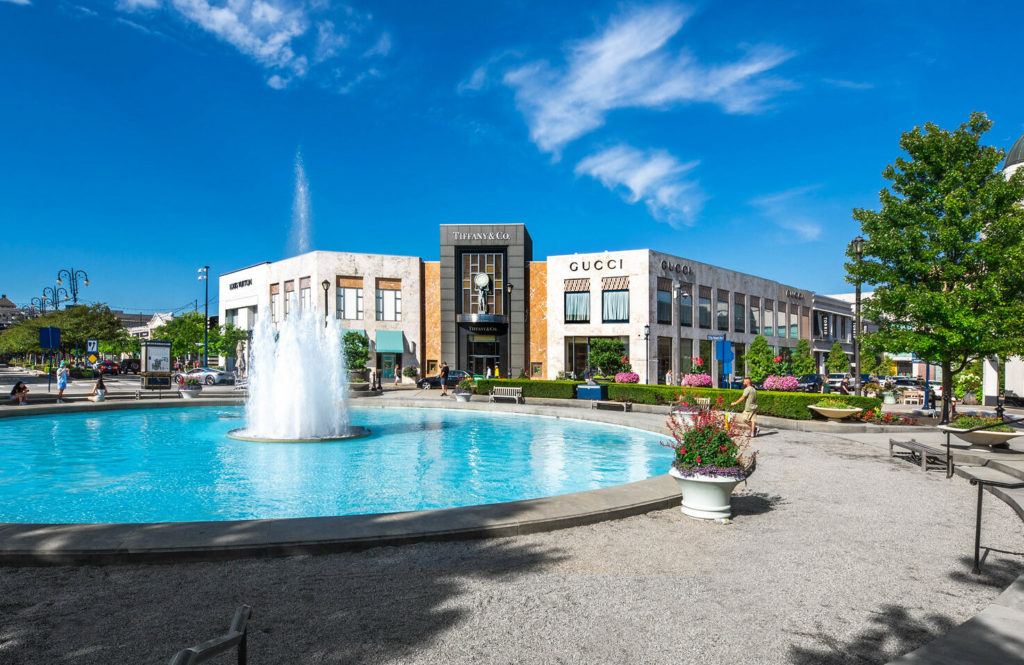 New Stores Debut at Easton – Visual Merchandising and Store Design