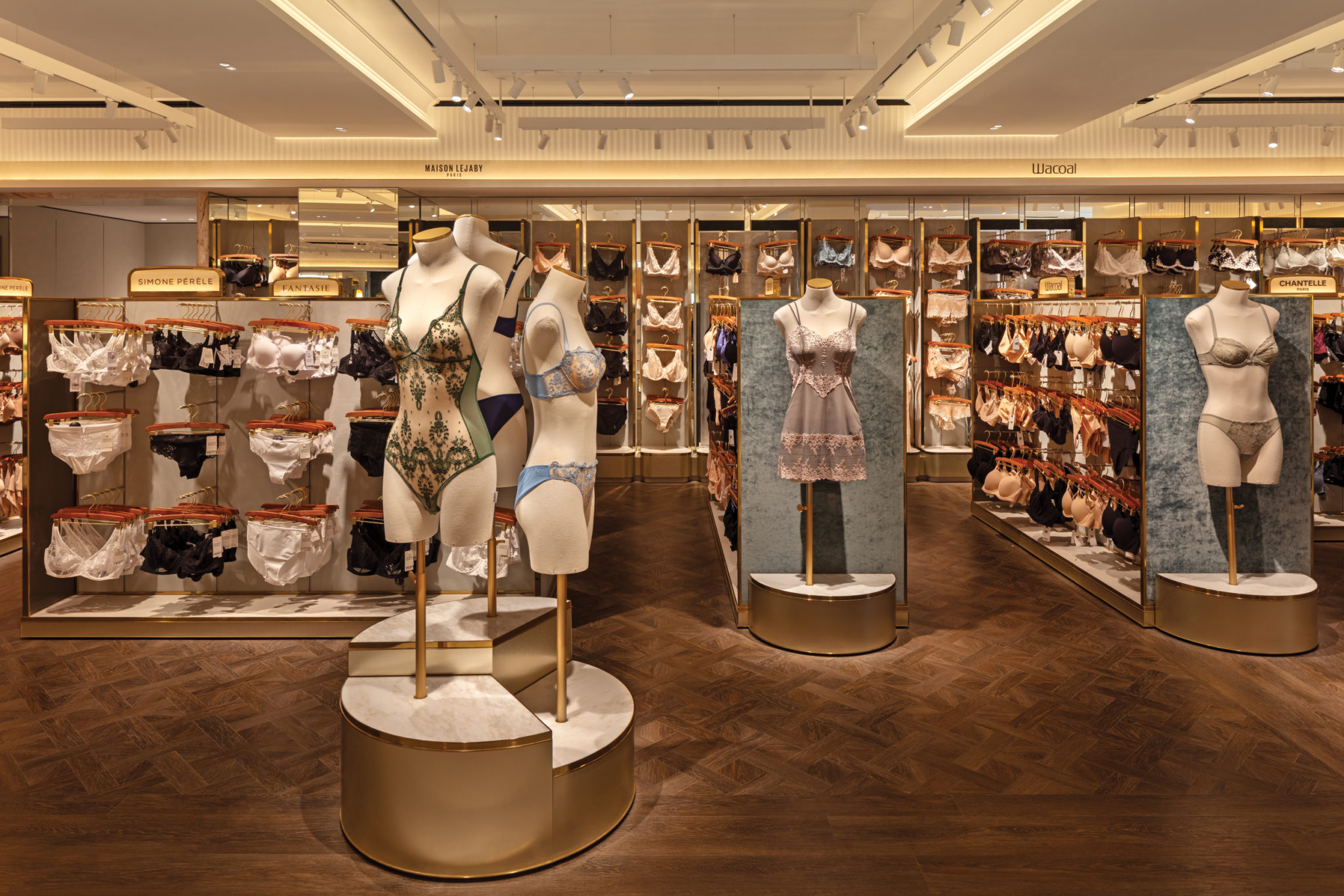 Modern Solutions for Iconic Spaces – Visual Merchandising and Store Design