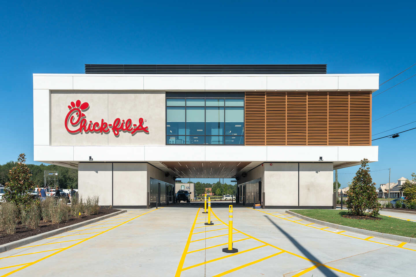 Chick-Fil-A Debuts Four-Lane Drive-Thru Eatery – Visual Merchandising ...
